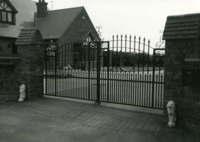 Stackwell Forge - Large gates